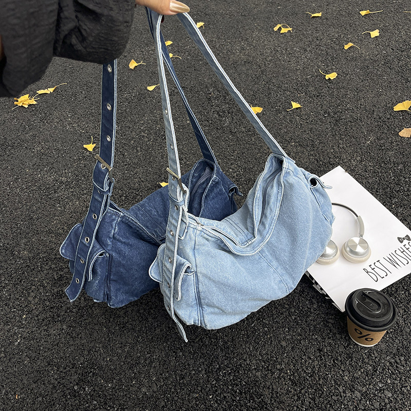 牛仔布包包女2026新款复古纯色百搭斜挎包大容量日常休闲邮差单肩