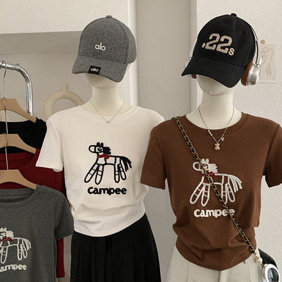 欧玛莱 马儿刺绣圆领短袖T恤女2026春季时尚百搭套头上衣批发6580