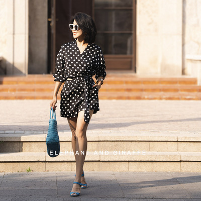 大象和长颈鹿 复古名伶 缎面黑白波点立裁围裹衬衫短裤 507104