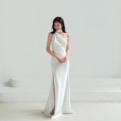 【洁】Nomeives2026新款白色晨袍单肩显瘦缎面新款轻婚纱礼服女