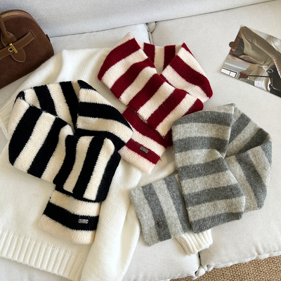 韩系显白撞色条纹穿叉小围脖装饰