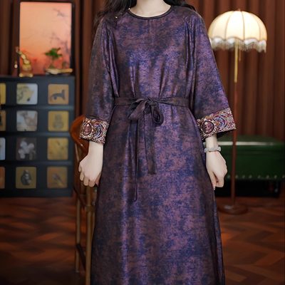 素锦流年（紫色）圆领老料女装新款刺绣长袖提花长款连衣裙