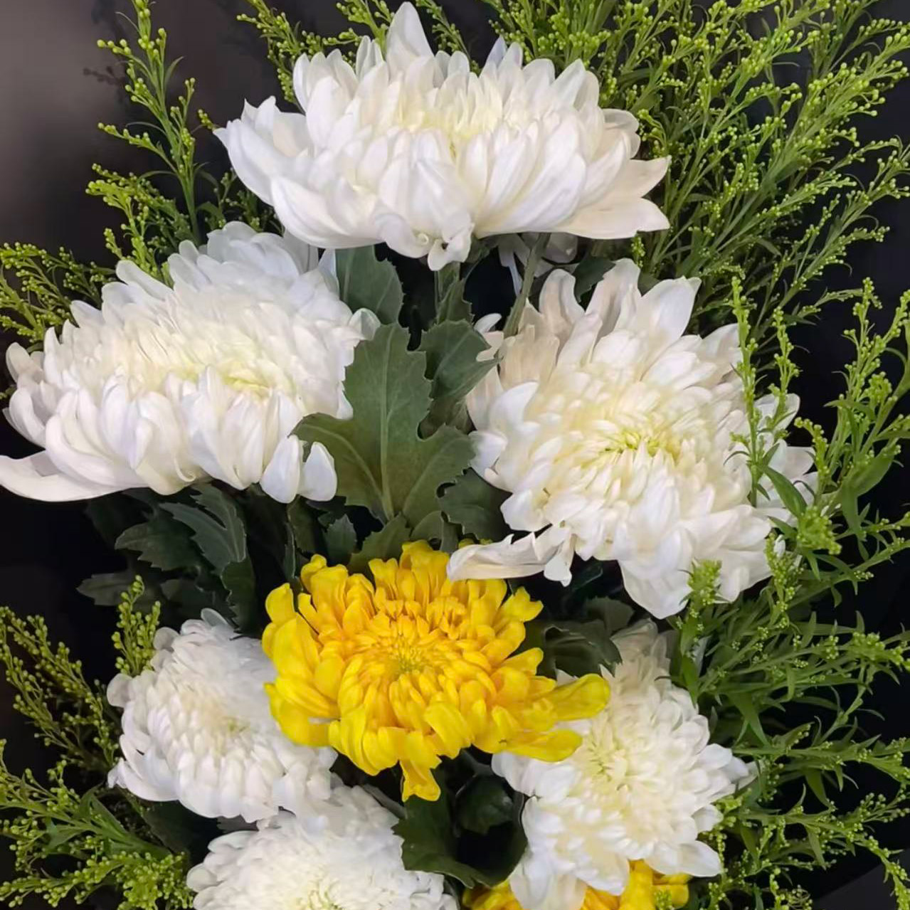 白色菊花花束追悼奠仪用花手工花圈客厅摆件祭祀花篮产地直发新鲜
