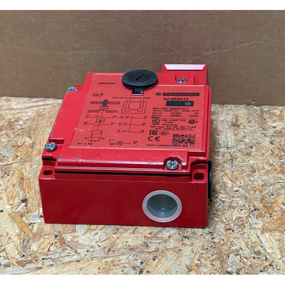 Schneider Electric – XCSE8312 – Metal Safety Switch, 3?NC