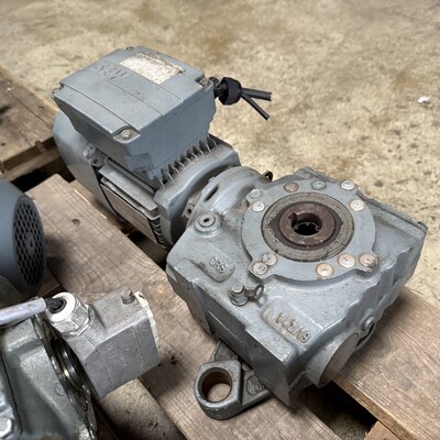 1x SEW-Eurodrive SA47/T DRS71S4BE05 70.7803559001.0001.19.05
