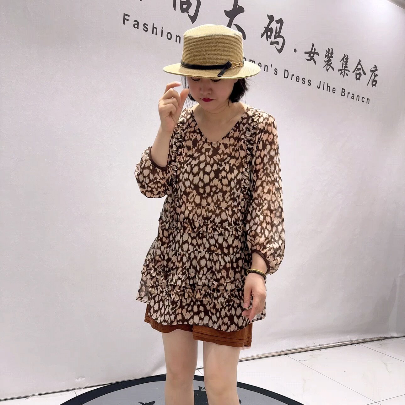5358芮娜依莲夏款新品一手长防晒袖遮肉显瘦v领洋气衫加大码女装