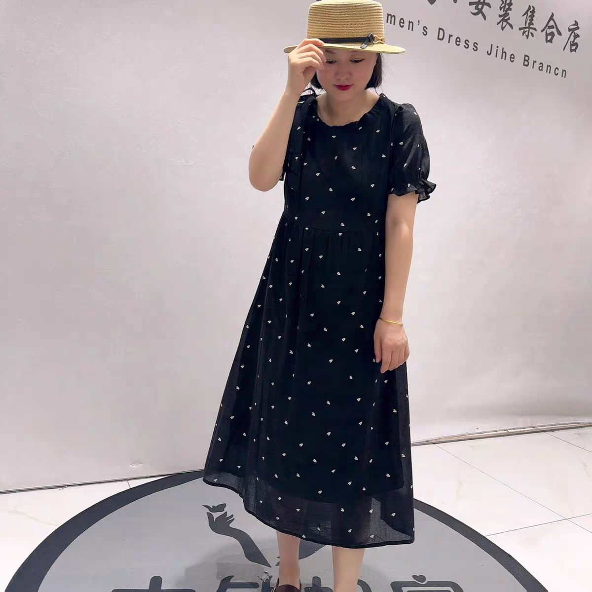 31053女权贵族夏款新品肩部设计感洋气减龄显瘦连衣裙加大码女装