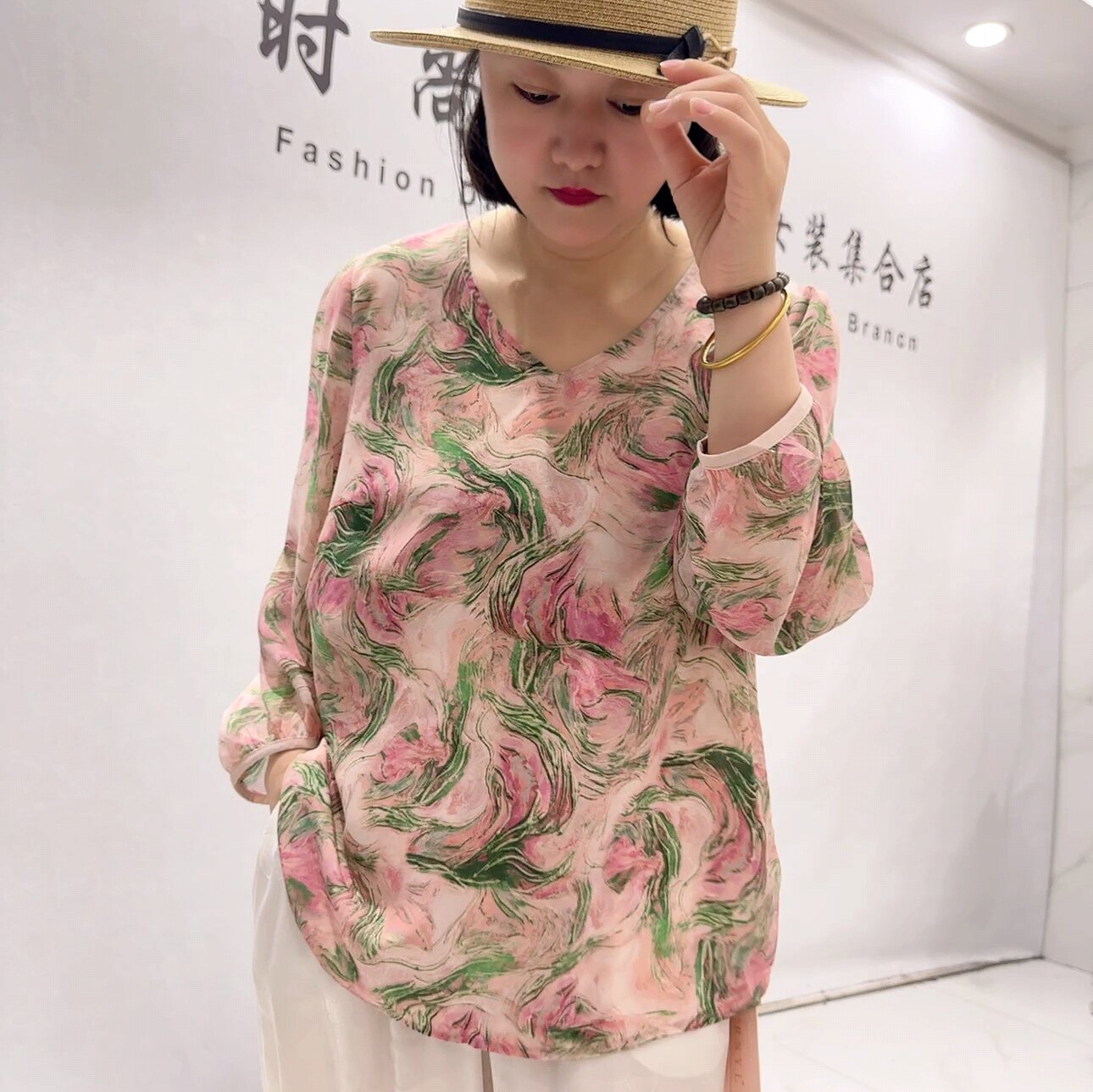 5382芮娜依莲夏款新品v领防晒袖遮肉单层洋气减龄衫加大码女装