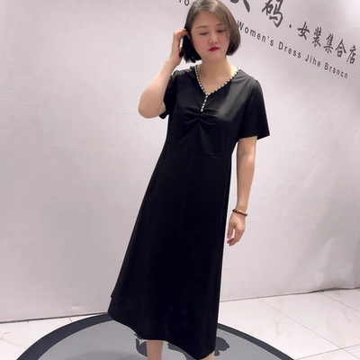 1777芮娜依莲初夏新品v领女人味背部蕾丝设计感连衣裙加大码女装