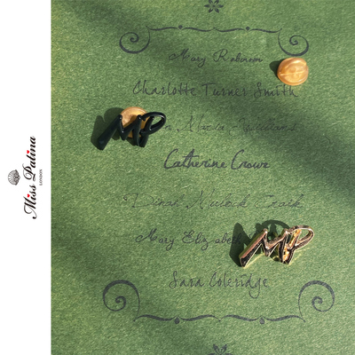 MP定制款logo胸针精致百搭