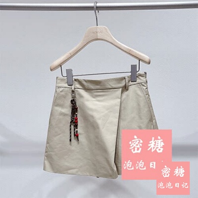 MWGC11503 摩萨克女装2026年春季新款休闲短裤褶皱设计感链条装饰