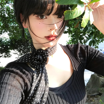 韩系黑白波点玫瑰丝巾