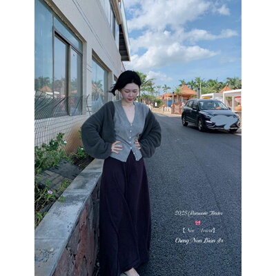 蝙蝠袖系扣V领9羊毛衫