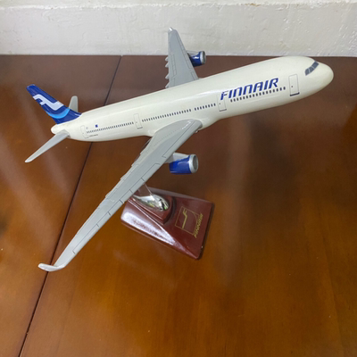 Finnair 芬兰航空飞机模型 绝版一体机 有瑕疵 一边机翼断裂用胶