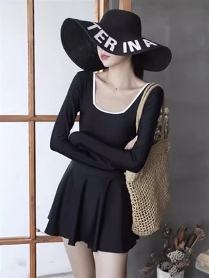 连体裙式泳衣女高级感两件套保守遮肚显瘦长袖游泳衣泡温泉冬泳装