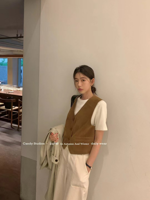 秋季新款女装活泼减龄复古气质设计款韩系背心坎肩V领马甲上衣