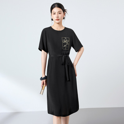新款重绉小黑裙2026夏圆领百搭显瘦通勤气质女刺绣中长连衣裙3639