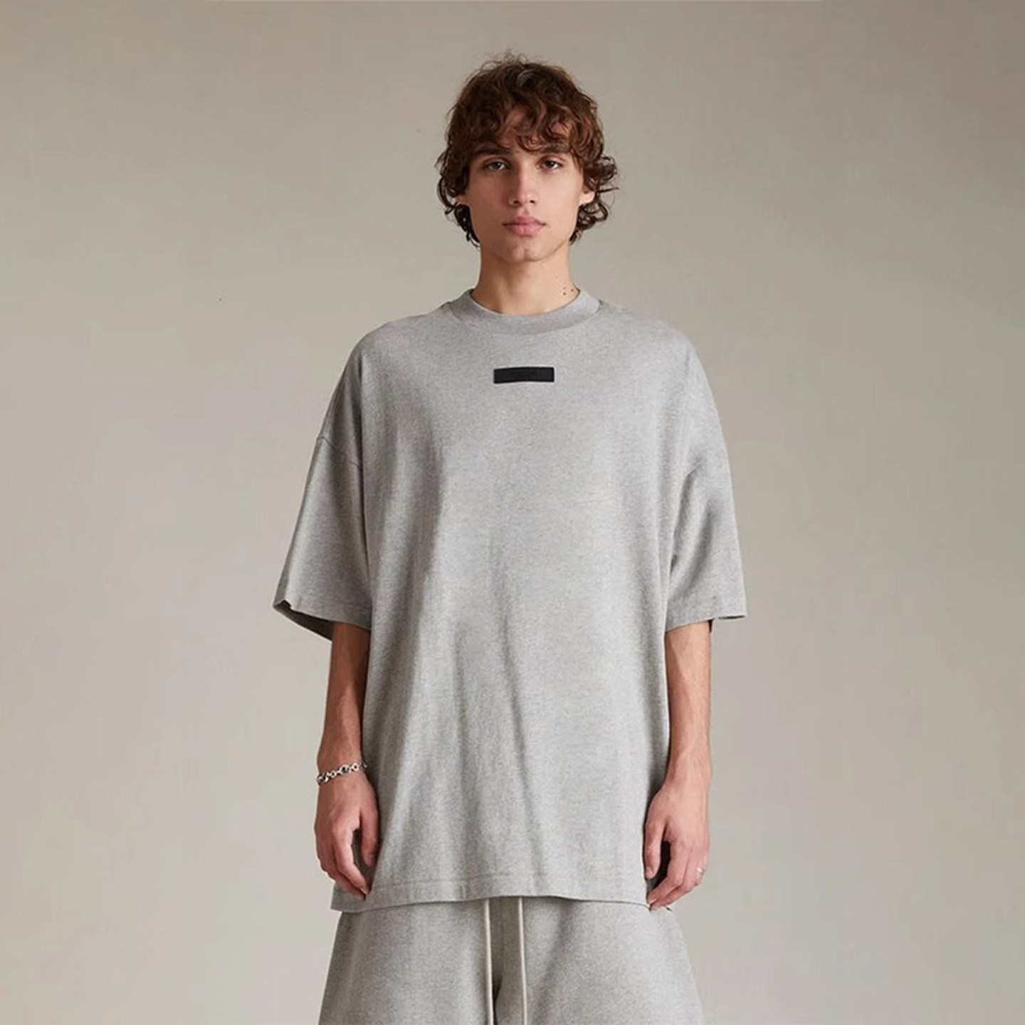 正品现货Fear of God Essentials 24SS皮标logo纯色宽松短袖T恤潮