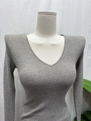 显身材品质好V领打底针织衫