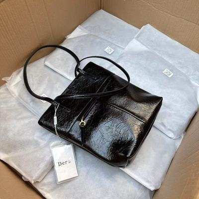 质感绝了啊！正价500+！国内公司单~爆裂纹油蜡皮面复古水桶包