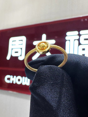周大福猫眼珠黄金戒指