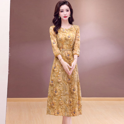 气质薄款七分袖连衣裙女2026夏季新款流行妈妈高档收腰显瘦裙子