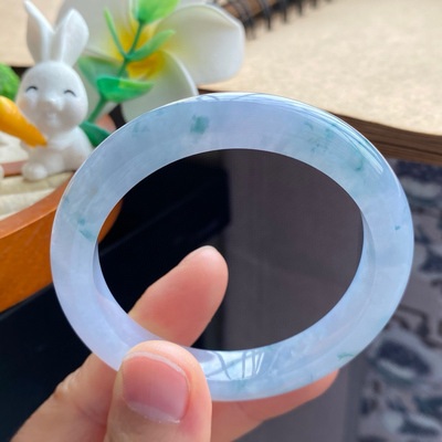 3.21批2122号50.8-9.7-8飘花镯！底色是清冷的淡蓝色！