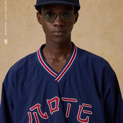 【折扣】Unlimited Mote〔偏旁部首〕贴布绣尼龙长袖V领套头卫衣