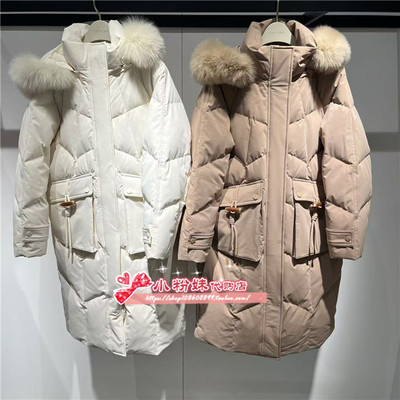 A1ACE4492 女款2024冬牛角扣毛领长款羽绒服A1ACE4492M1