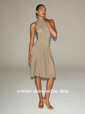 现-SKIMS MILKY SHEER高领无袖百褶连衣裙修身显瘦纯欲辣妹风
