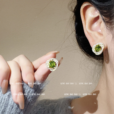 秋冬款法式优雅锆石橄榄绿耳钉