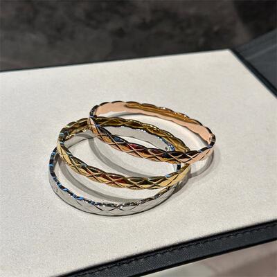 菱形纹卡扣手环钛钢ins