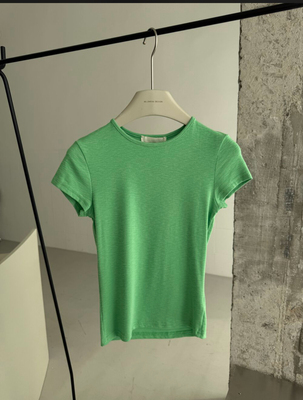 2026夏季新款百搭显瘦女修身正肩短款上衣修身T恤