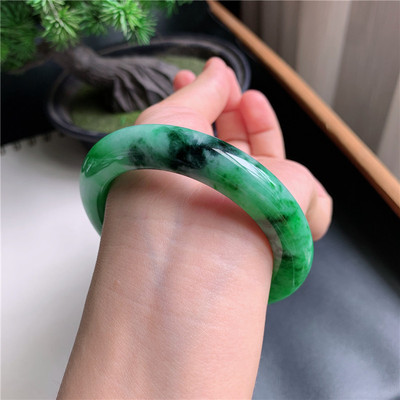 8月新品 鸿玉翡翠55圈口冰糯种飘辣阳绿正圈玉手镯女款49V50813