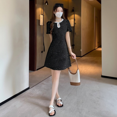 法式设计感赫本风气质裙子2025夏季新款小众收腰显瘦连衣裙D1606B