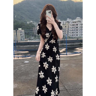 法式气质时尚气质碎花连衣裙2025新款V领显瘦复古优雅裙子D3070