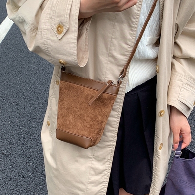 秋冬斜挎包高级感麂皮绒手机包