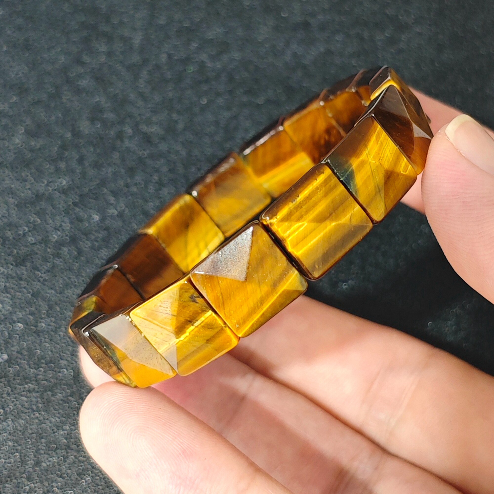 天然黄虎眼石金字塔切面手排 金猫眼方形手牌 女款小号珠子