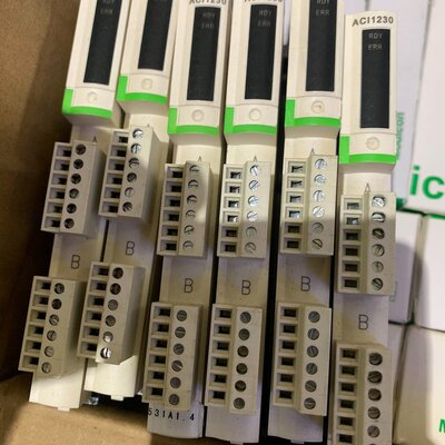 议价-STBACI1230K正品施耐德模 带底座插头齐全无包装-可维修