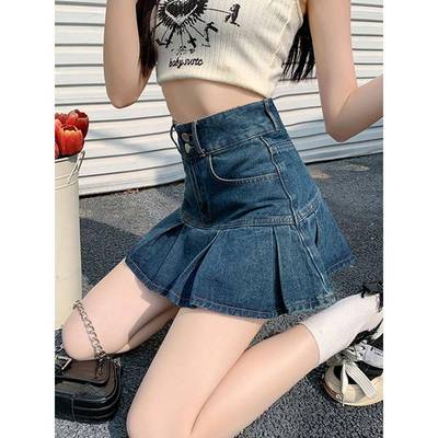 Randomly distribute miscellaneous clothing tops and pants