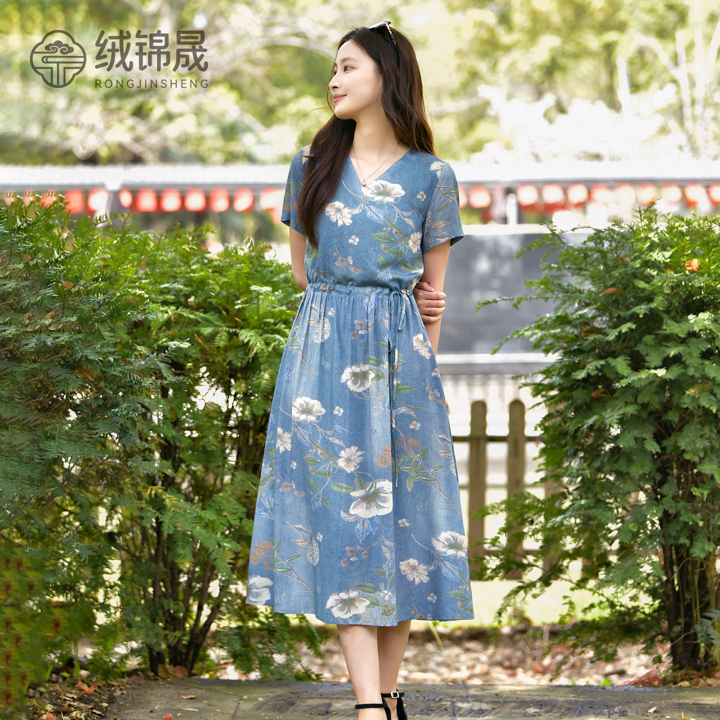 2026夏季新款棉绸连衣裙女修身显瘦旅游度假V领沙滩长裙子