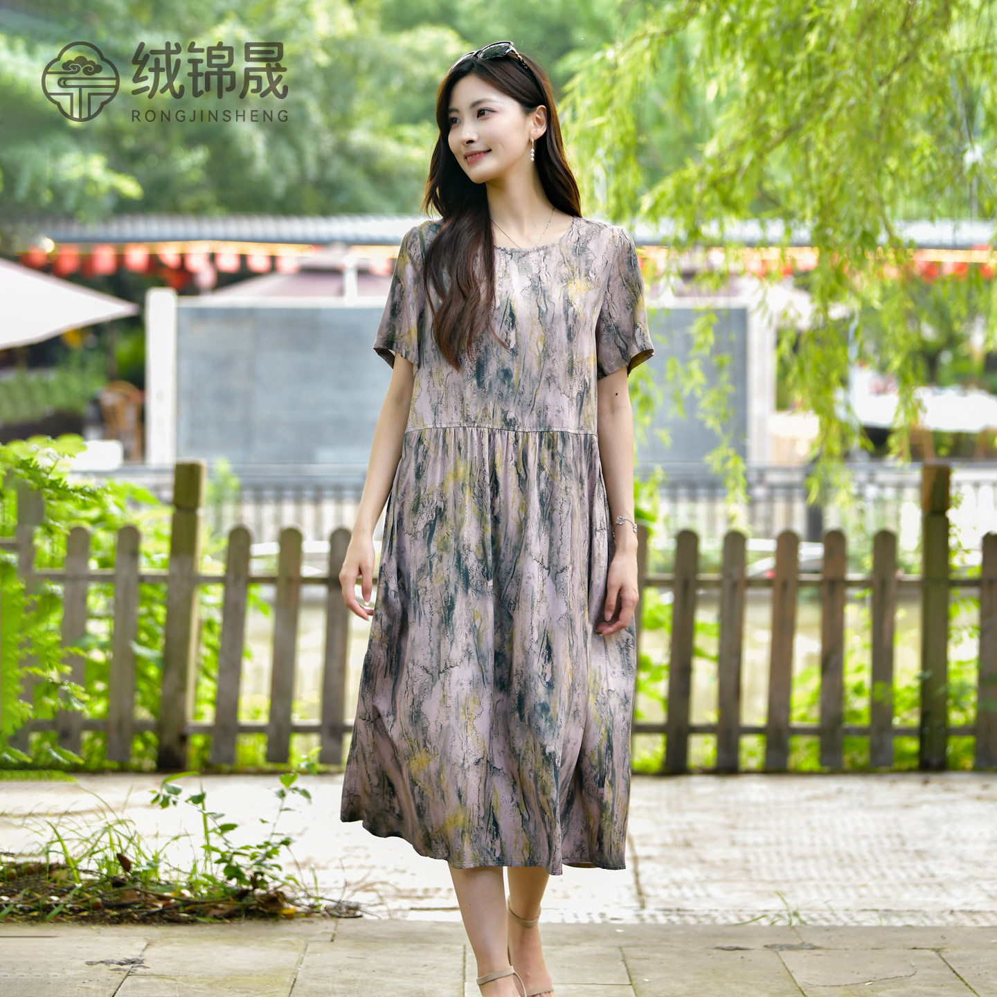 2026年夏季新款棉绸连衣裙女时尚外穿人造棉旅游度假休闲中长裙子