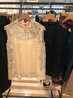 走秀款倾心美貌雕花蕾丝衫上衣