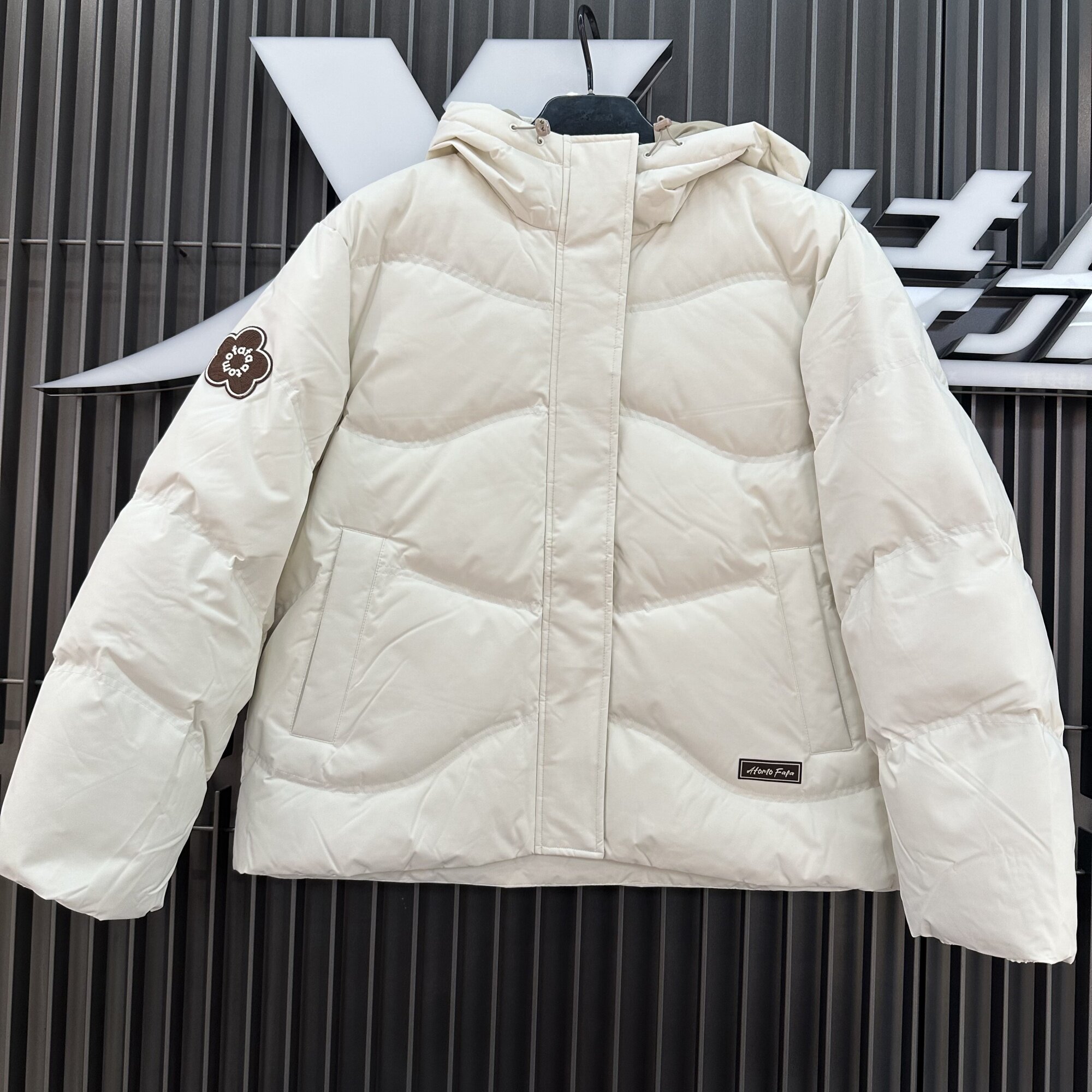 特步女连帽羽绒服2025冬季新款短款百搭潮流时尚保暖975428190381