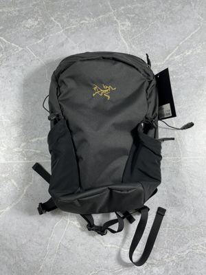 始祖鸟双肩包背包书包16升20升