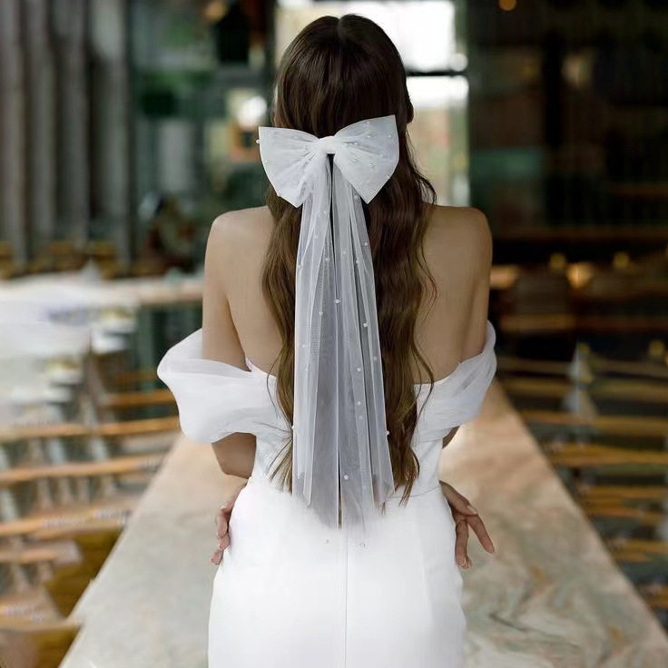 新娘婚礼网纱礼服白色钉珠蝴蝶结公主求婚婚纱拍照飘带弹簧夹头纱