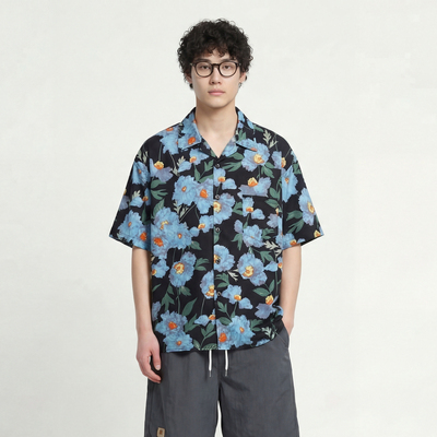 花朵的绽放印花宽松短袖衬衫