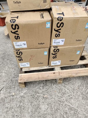 施耐德LC1D300M7C接触器，线圈220V，数量10台，