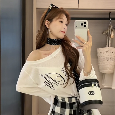 UP Studio 立方+-懒风斜肩字母印花防晒长袖T恤(配波点飘带)1061#