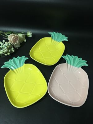 手绘釉下彩黄色菠萝浮雕陶瓷盘